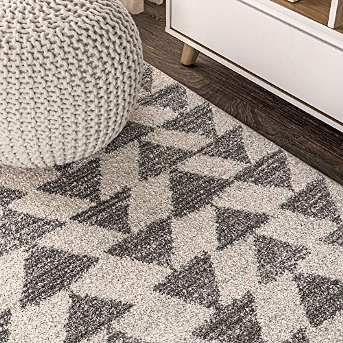 JONATHAN Y MOH206B-8 Aisha Moroccan Triangle Geometric Indoor Farmhouse Area-Rug Bohemian Minimalistic Easy-Cleaning Bedroom Kitchen Living Room Non Shedding, 8 X 10, Cream,Gray