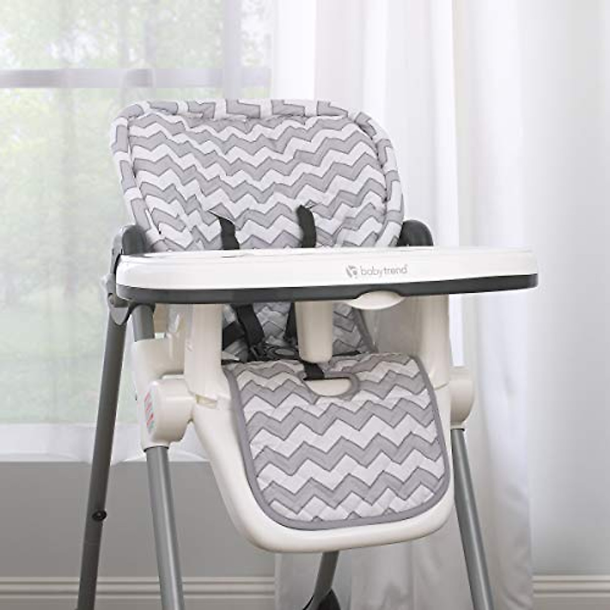 Sumersault – Soft Gray and White Chevron High Chair Pad | Easy to Install Replacement Cushion | Fits Most 3-5 Point Harness High Chairs