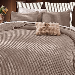 SHALALA Velvet Quilt King Size,Striped Bedding Set,Lightweight Velvet Comforter,Luxurious Suede Bedspread and Coverlet with Soft Brushed Microfiber Back for All Season(Light Taupe,King)