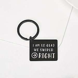 Funny Gifts for Men Boyfriend Girlfriend Birthday Gift Husband Wife Anniversary Valentine's Day Gift Keychain for BF GF Fiancee Fiance I'm So Glad We Swiped Right Black Keychain for Couple Gifts