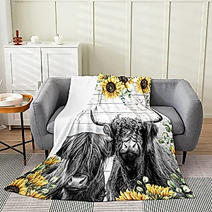 Highland Cow Flannel Fleece Throw Blanket,All Season Highland Cattle Bed Blanket Vintage Wooden Style Fuzzy Blanket for Bed Sofa Couch,Bedroom Decor Sunflower Plush Blanket Throw 50"x60"