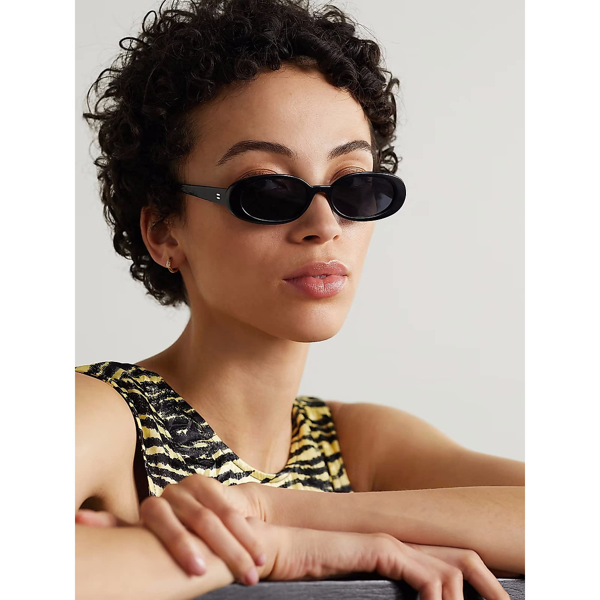 AIEYEZO Retro Oval Sunglasses for Women Fashion Small Oval Frame Sun Glasses 90s Vintage Style Shades (Black)