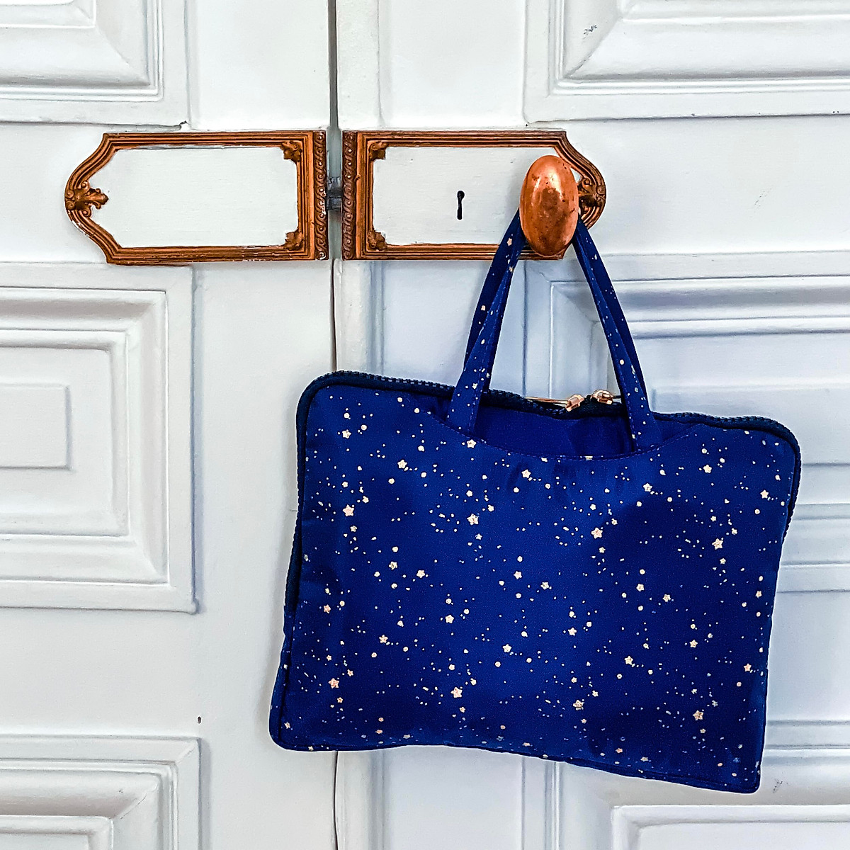 Yumbox Poche (Midnight Blue with Gold Stars) Slim Design Insulated Lunch Bags for Women, EVA Lined Sleeve with tuck away Handles, Exterior Pockets. Fits all Bento Boxes. School, work, travel