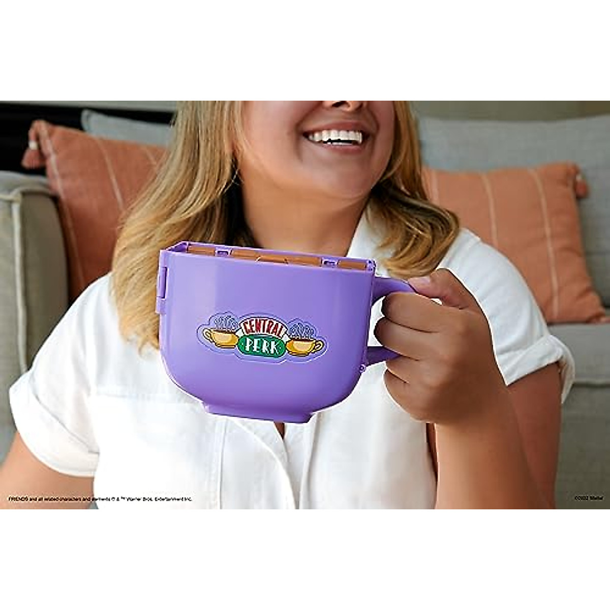 Polly Pocket Playset, Friends Compact With 6 Dolls and 9 Accessories