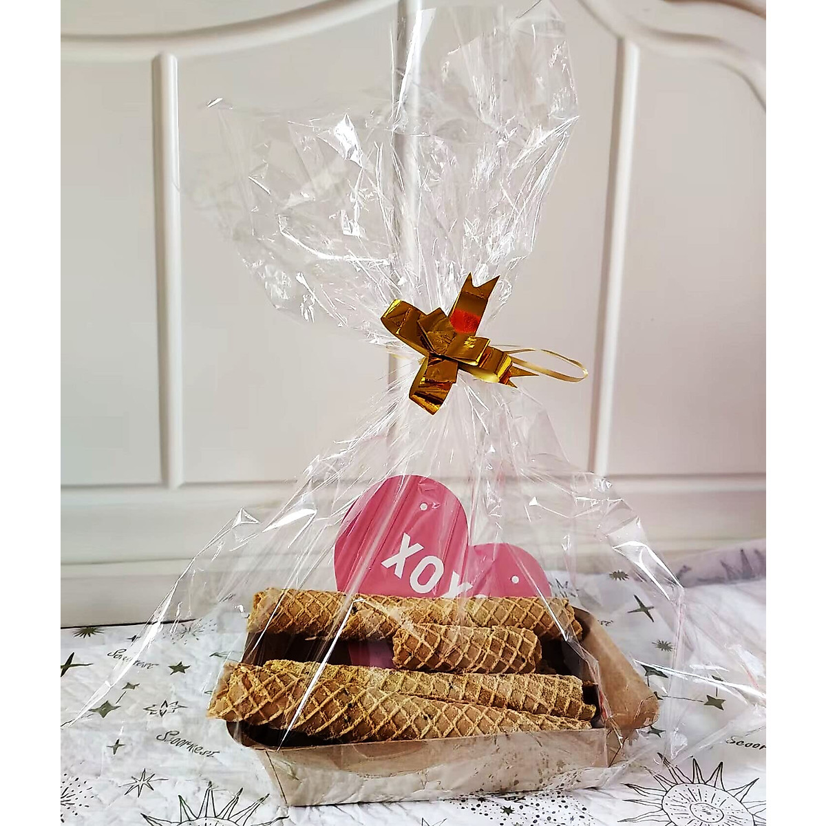 Valentine's Day Baskets For Gifts Empty, 12 PCS Sturdy Diy Kraft Market Tray Cardboard Basket To Fill Bulk with 12 clear plastic bags, 12 PCS gold bows for Valentine's Day,Easter, Birthday,Wedding