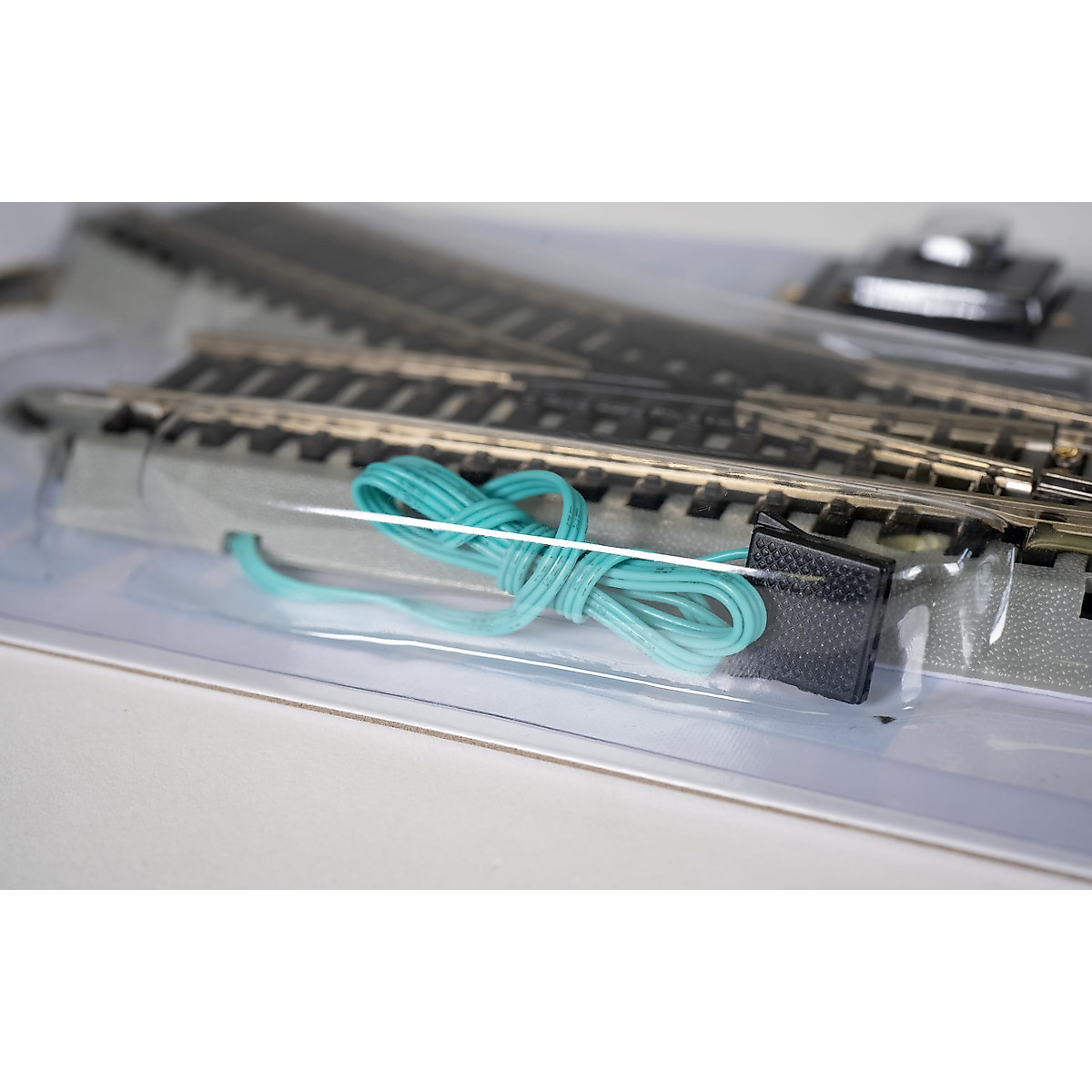 Bachmann Trains - Snap-Fit E-Z TRACK REMOTE TURNOUT - RIGHT (1/card) - NICKEL SILVER Rail With Gray Roadbed - HO Scale