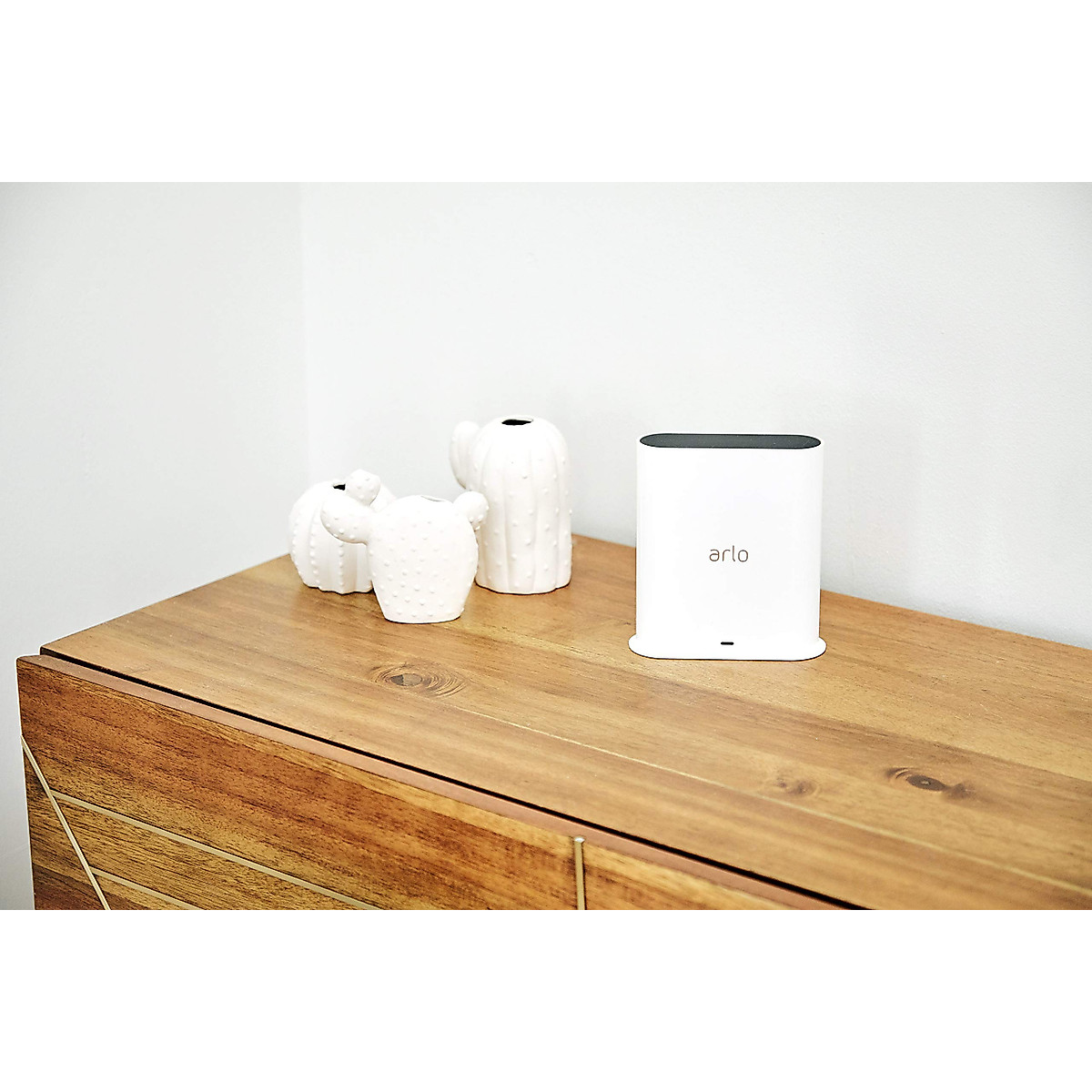 Arlo Accessory - Smart Hub | Use with Ultra, PRO 2, and PRO 3 Cameras VMB5000 (Renewed)