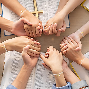 Ferreve 30 Sets Baptism Party Favors Cross Heart Bracelet Bulk with Organza Bag Christian Adjustable Religious Braided Rope for Church Wedding Baby Shower First Communion Sunday School Gifts(Gold)