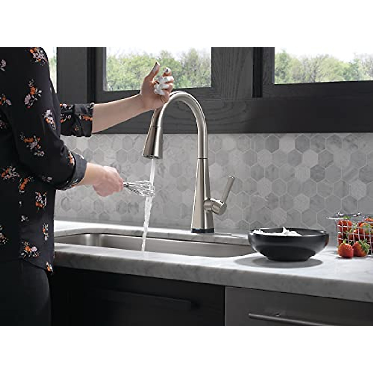 Delta Faucet Lenta Touch Kitchen Faucet Brushed Nickel, Kitchen Faucets with Pull Down Sprayer, Kitchen Sink Faucet, Faucet for Kitchen Sink, Touch2O Technology, SpotShield Stainless 19802TZ-SP-DST