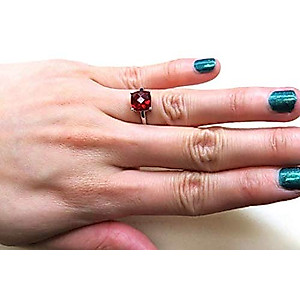 R90808G Classic Style Green Helenite Cushion Cut 8mm (1.6Ct) Sterling Silver Ring (Green, 7)