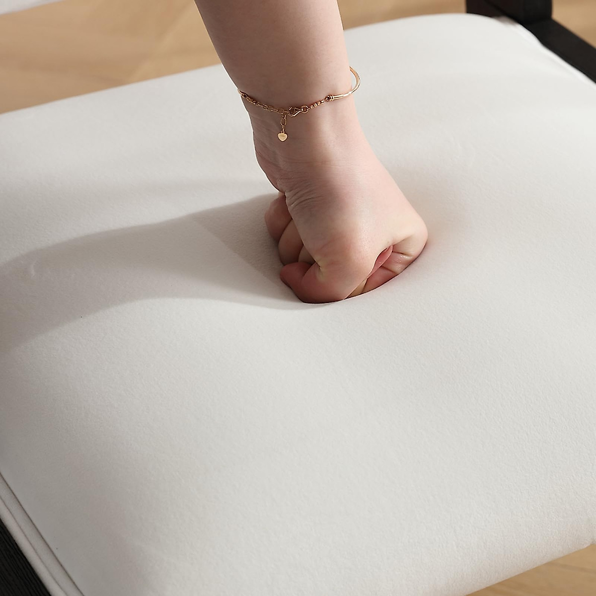 ZH4YOU Black Velvet Dining Chairs Set of 4, Modern Kitchen Dining Room Chairs with Back, Armless Comfy Side Chair for Living Room/Office/Apartment, Velvet Beige