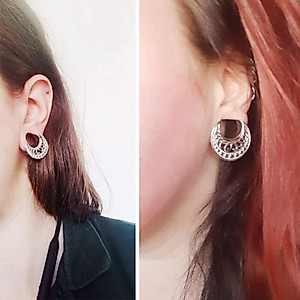 Casvort 2 PCS 10mm (00g) Hypoallergenic 316 Stainless Steel Silver Aesthetic Opening Saddle Tunnels Hangers Ear Gauges Plugs Stretcher Earring Piercing Body Jewelry