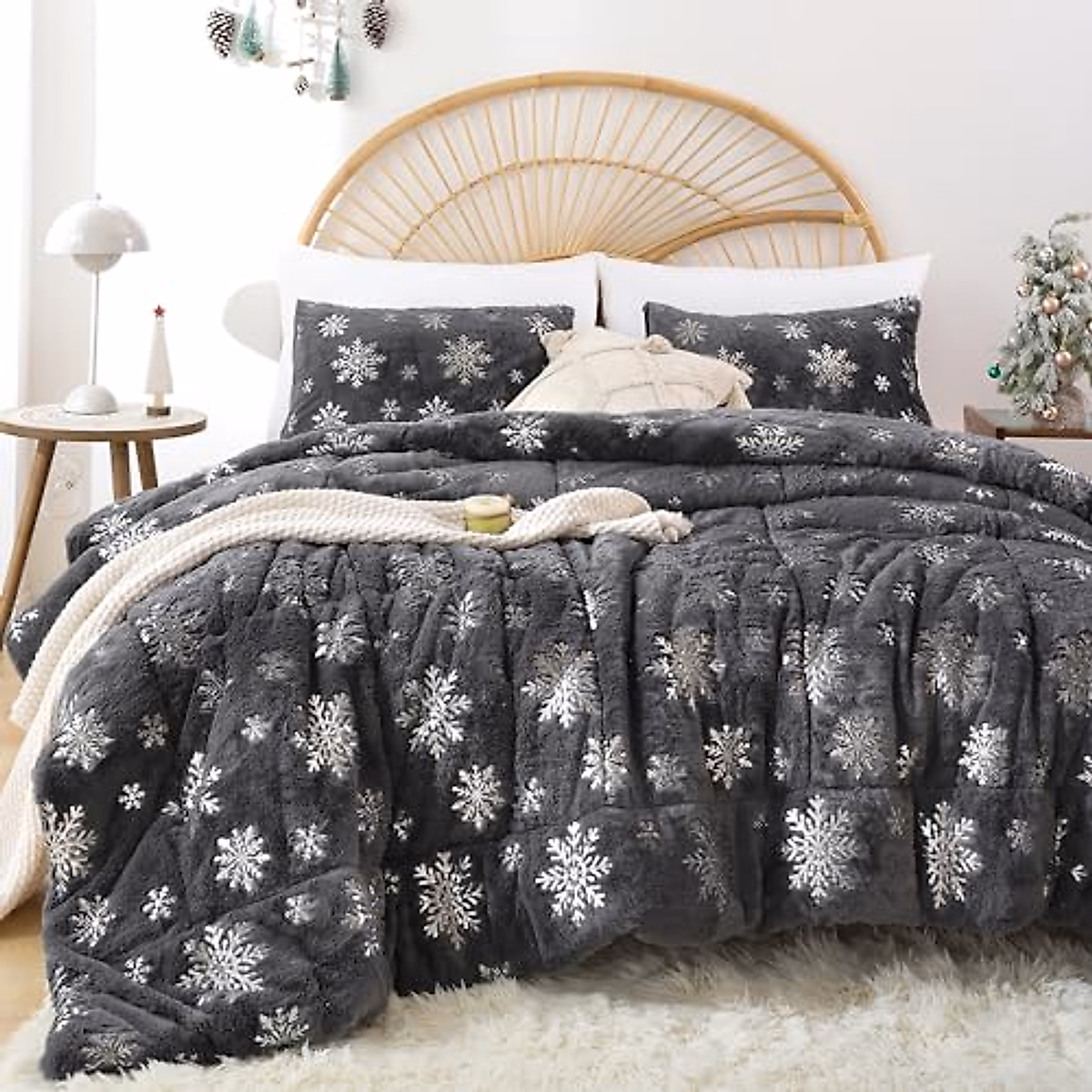 YIRDDEO Grey Duvet Cover Queen with Silver Snowflake 3 Pieces Christmas Bedding Duvet Cover Sets for Queen Size Bed Soft Microfiber Duvet Winter Plush 2 Pillow Cases