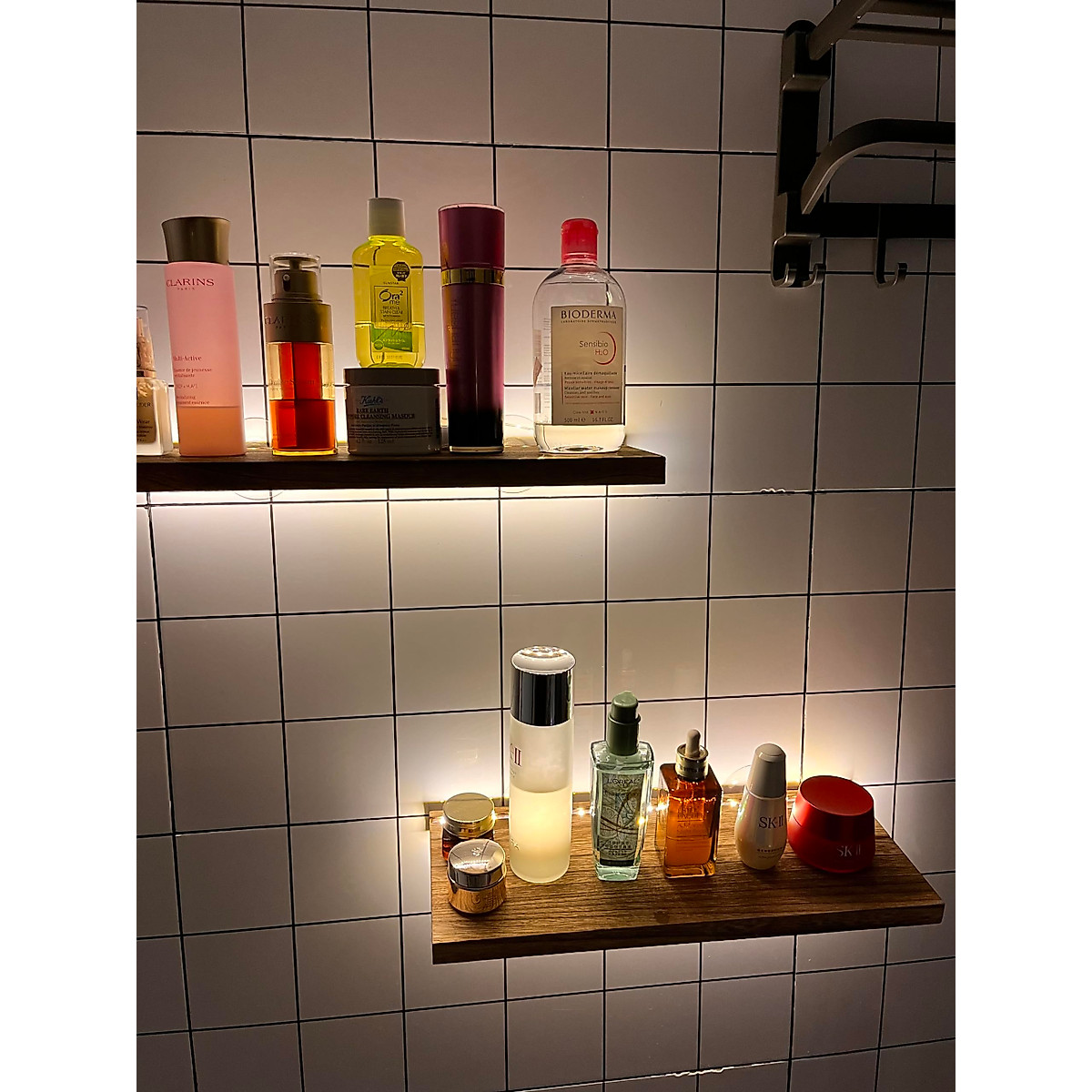 Floating Shelves for Wall Decor Wood Wall Mounted Shelves with LED Lights Set of 2, Sturdy Rustic Wood Shelves Farmhouse Shelf Hanging for Bedroom, Bathroom, Living Room, Kitchen (Battery powwer)