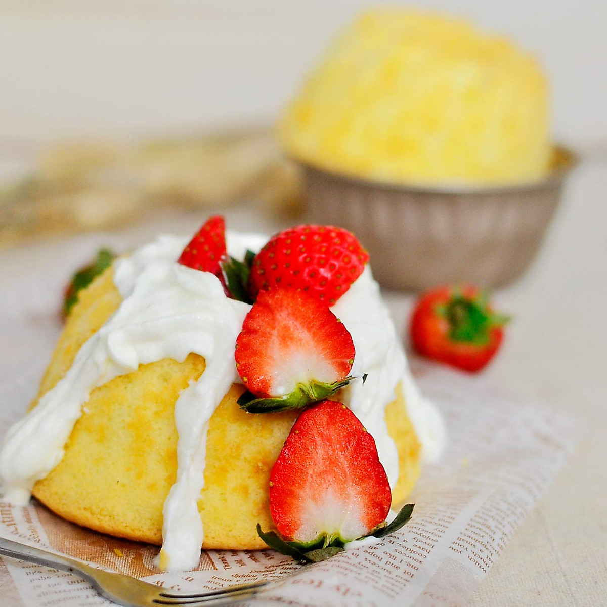 CHEFMADE 4PCS Mini Fluted Cake Pan, 4-Inch Non-Stick Tube Pans Kugelhopf Mold Cake Pan for Oven Baking (Champagne Gold)