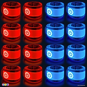 Play22 American Capture The Flag Glow in The Dark Game - Capture The Flag Game Up to 14 Players - Capture The Flag Set Includes 14 Bands, 16 Team Lights, 2 Flags - Great Outdoor Gift - Original