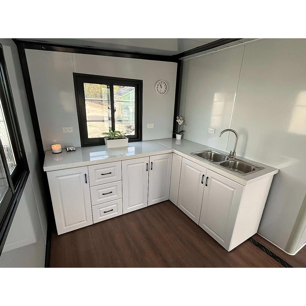 Generic Prefabricated Portable 19x20ft Expandable Container Living Foldable House, Portable Mobile House for Personal, Office, Warehouse, Villa, Booth, Hotel Use, White