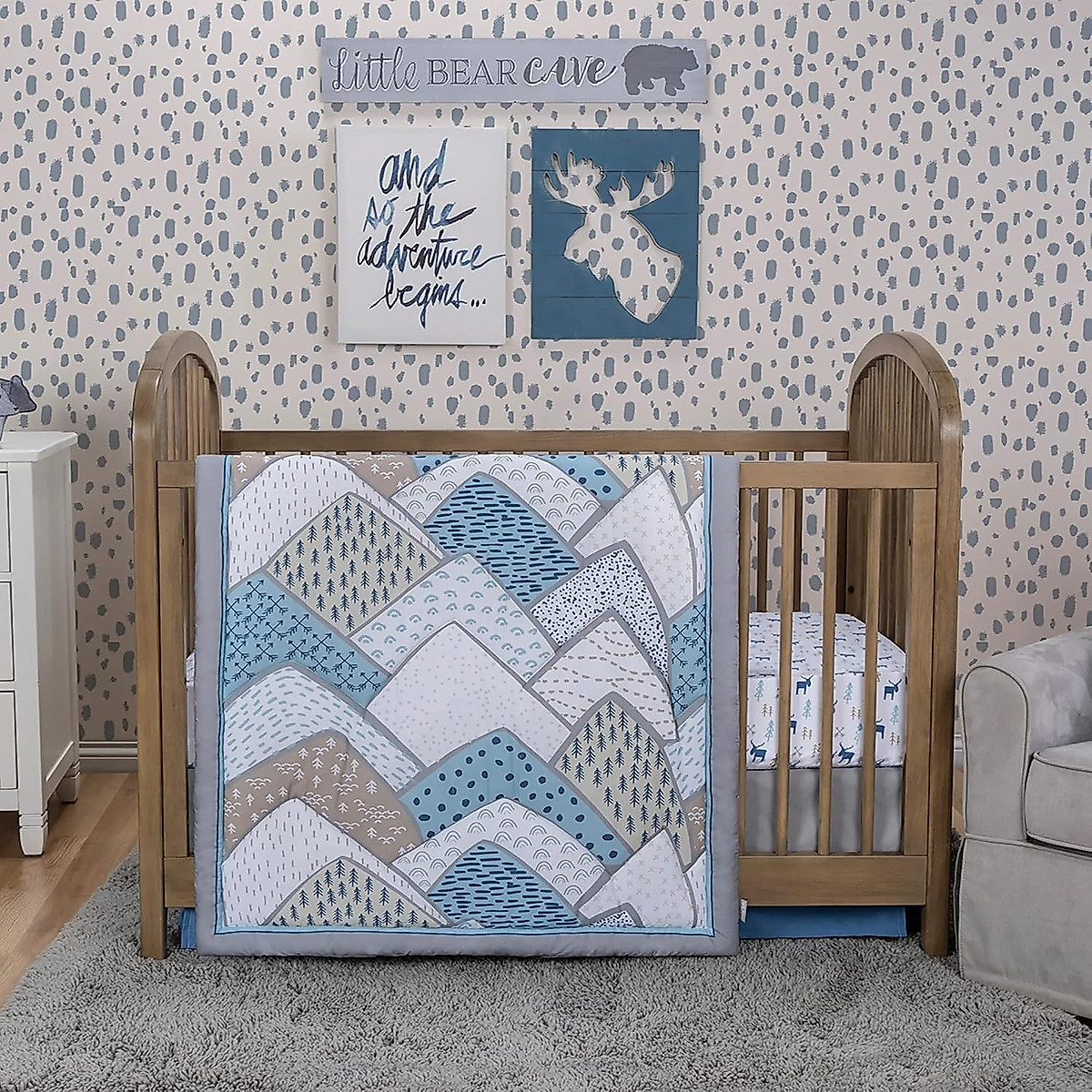 Trend Lab Florence 3 Piece Crib Bedding Set, Can Be Used As A Blanket Or A Playmat for Tummy Time, Includes Quilt, Fitted Crib Sheet and Skirt