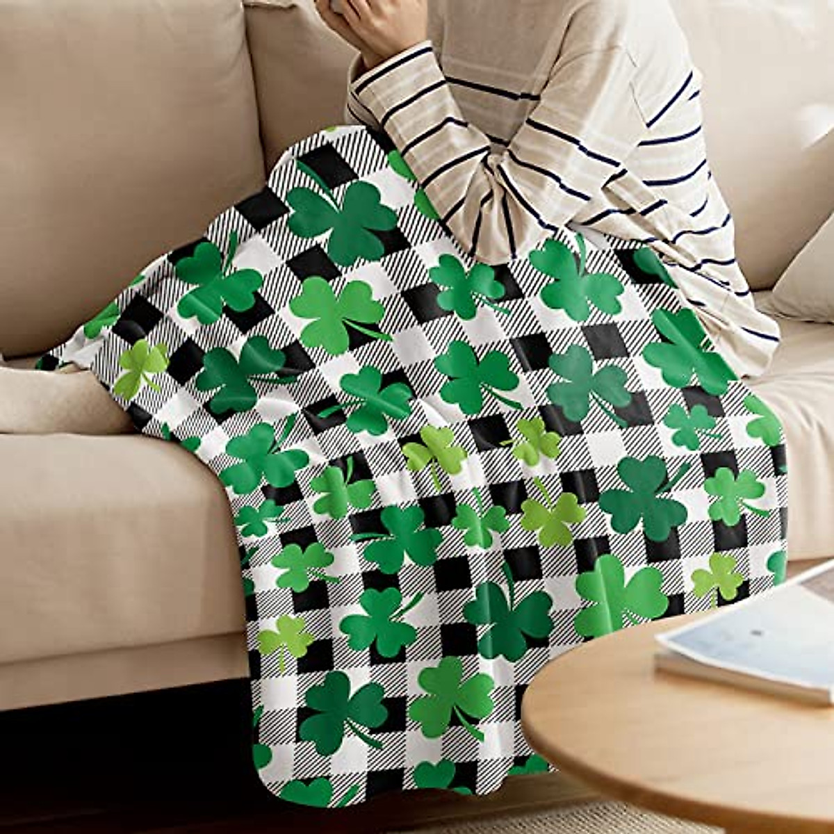 St. Patrick's Day Flannel Blanket,Soft Warm Cozy Flannel Fleece Throw Blanket, Lucky Shamrocks Black White Buffalo Plaid Fleece Blanket,Decorative Throw Blankets for Sofa Couch Bed, 39x49Inch