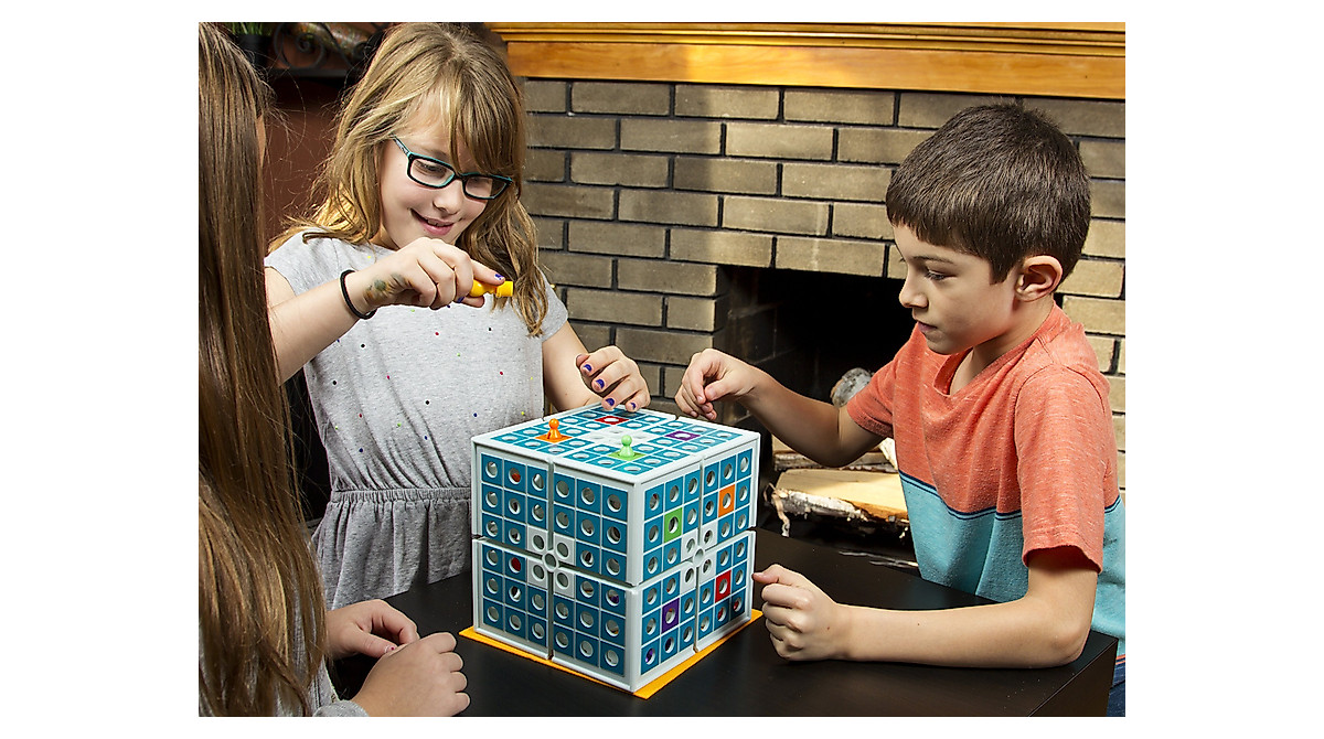 Squashed 3D Strategy Board Game - Fun for Kids & Family