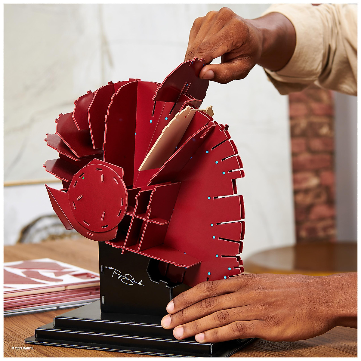 4D Build, Marvel Iron Man 3D Puzzle Model Kit with Stand 96 Pcs | Iron Man Helmet Desk Decor | Building Toys | 3D Puzzles for Adults & Teens 12+