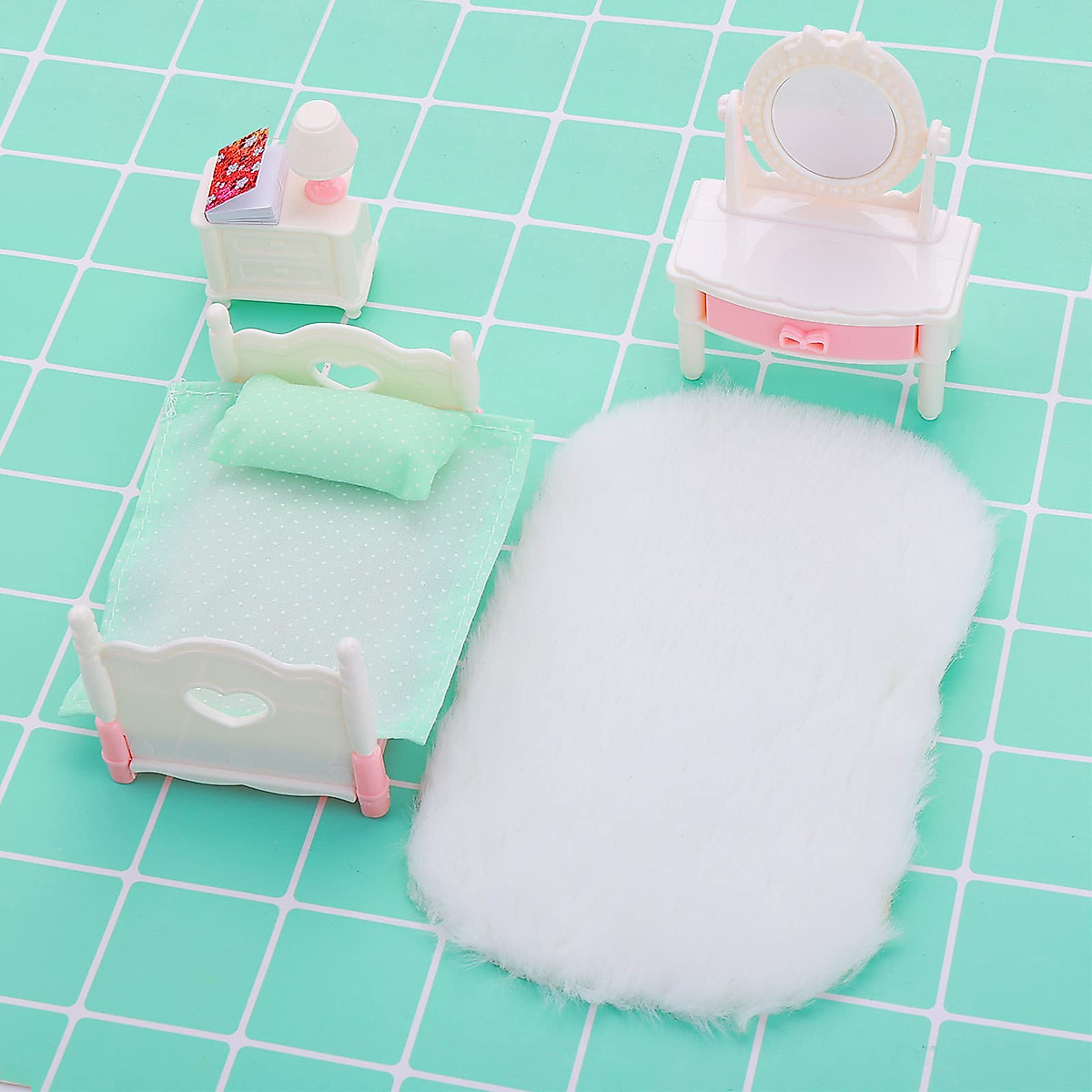 Cobee 2Pcs Miniature Carpets, 1:12 Dollhouse Wool Rug Dolls House White Furry Rugs Mini Furniture Dollhouse Accessories Play Set