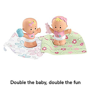 Fisher-Price Little People Snuggle Twins, set of 2 baby figures with 2 soft blanket accessories for toddlers and preschool kids ages 18 months to 5 years