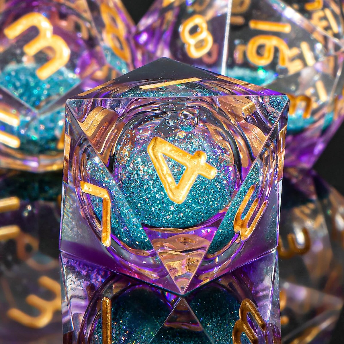 KERWELLSI Liquid Core D&D Dice Set, 7 Piece Sharp Edge Resin DND Dice Set, Polyhedral Dungeons and Dragons Dice with Gift Box, Purple RPG Role Playing D and D Dice D20 D12 D10 D8 D6 D4