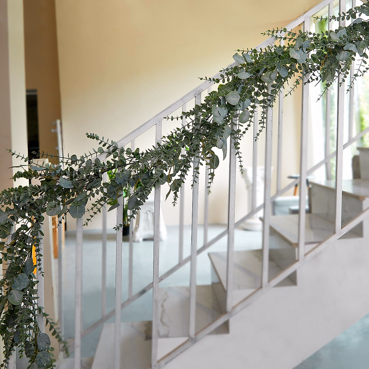 Clycaloor 9 FT Eucalyptus Greenery Garlands for Table, Artificial Long Greenery Garlands, Spring Green Eucalyptus Garland for Wedding, Mantle, Party, Home Decor