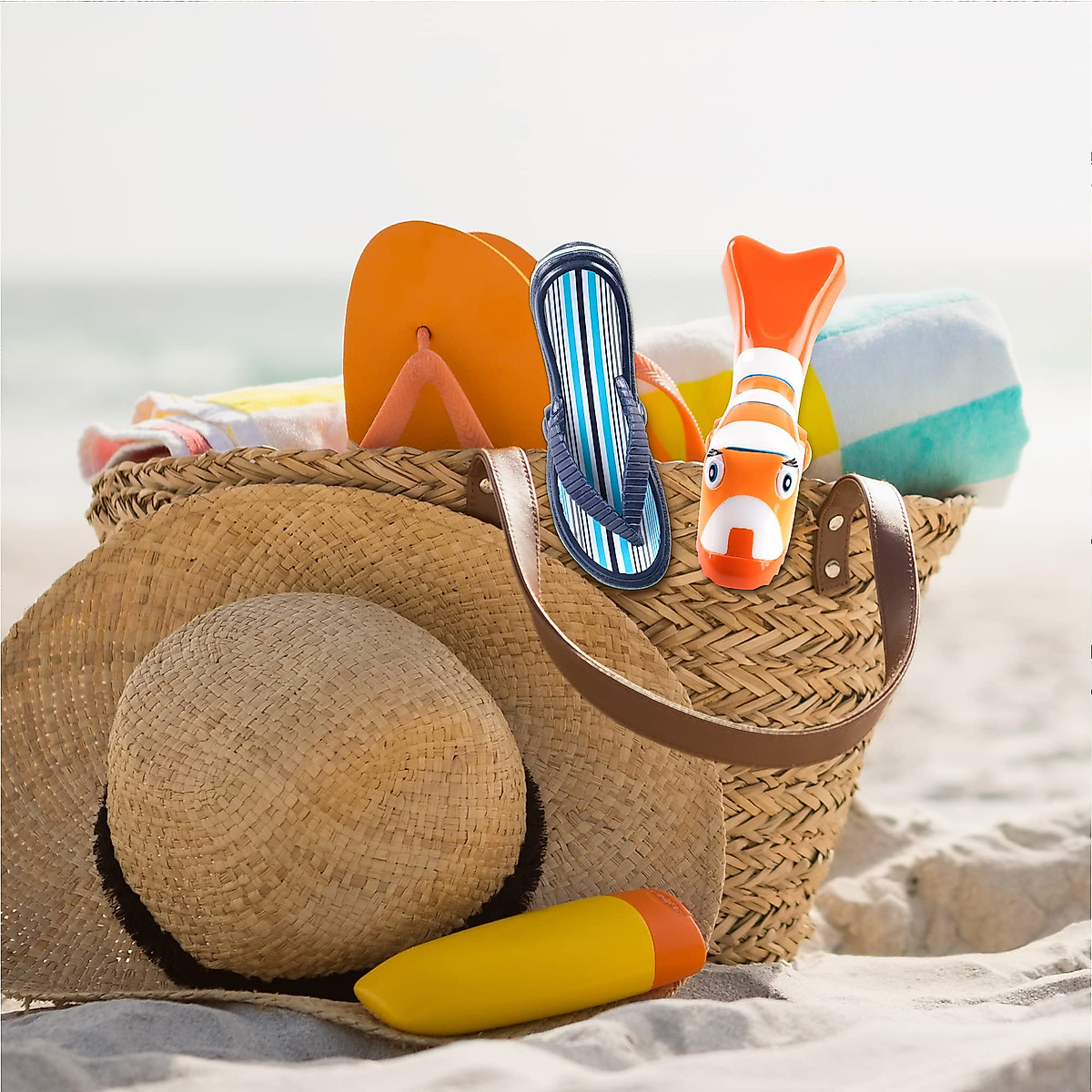 8 Pack Clips for Beach Chairs-Durable and Big Towel Clips, Peg Clips with Colorful Parrot and Pink Flamingo Shape, Creative Beach Towel Clip for Family Use, Portable During Travel.