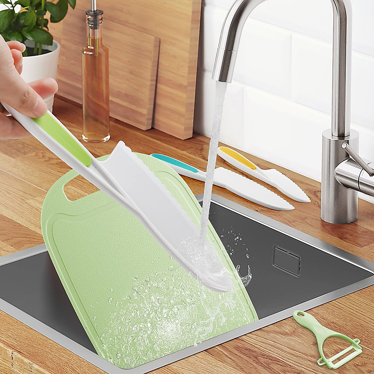 Kids Knifes Set,Children's Nylon Knives Safe Baking Real Cutting Cooking Childrens Knife Beginners Plastic Cut Fruits Salad Fun Firm Grip Toddler Chopping Friendly With Board Peeler 5Pack (green)