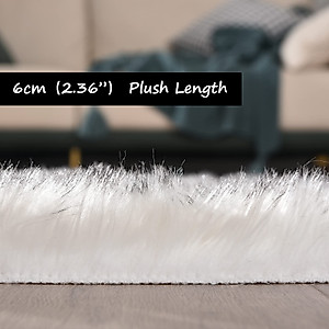 Goolela Sheepskin Rug 4x6 Faux Fur Rug White and Grey Tips Rug Fluffy Carpet Shag Rug for Living Room Bedroom Washable Fuzzy Rug Teen Room Decor Home Decor Large Rug, Sheepskin