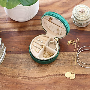 BLUTETE Velvet Travel Jewelry Case Small Round Travel Jewelry Organizer Jewelry Accessory Storage Case Gift Jewelry Box (Forest Green/Round)