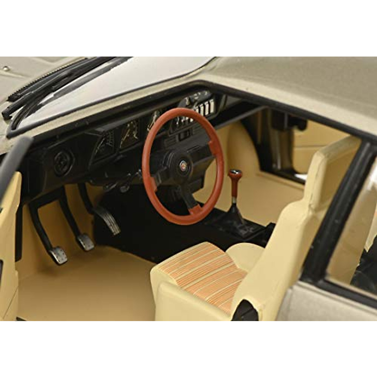 Solido 421185760 Alfa Romeo GTV6 1984 Model Car Die-Cast Zinc Silver