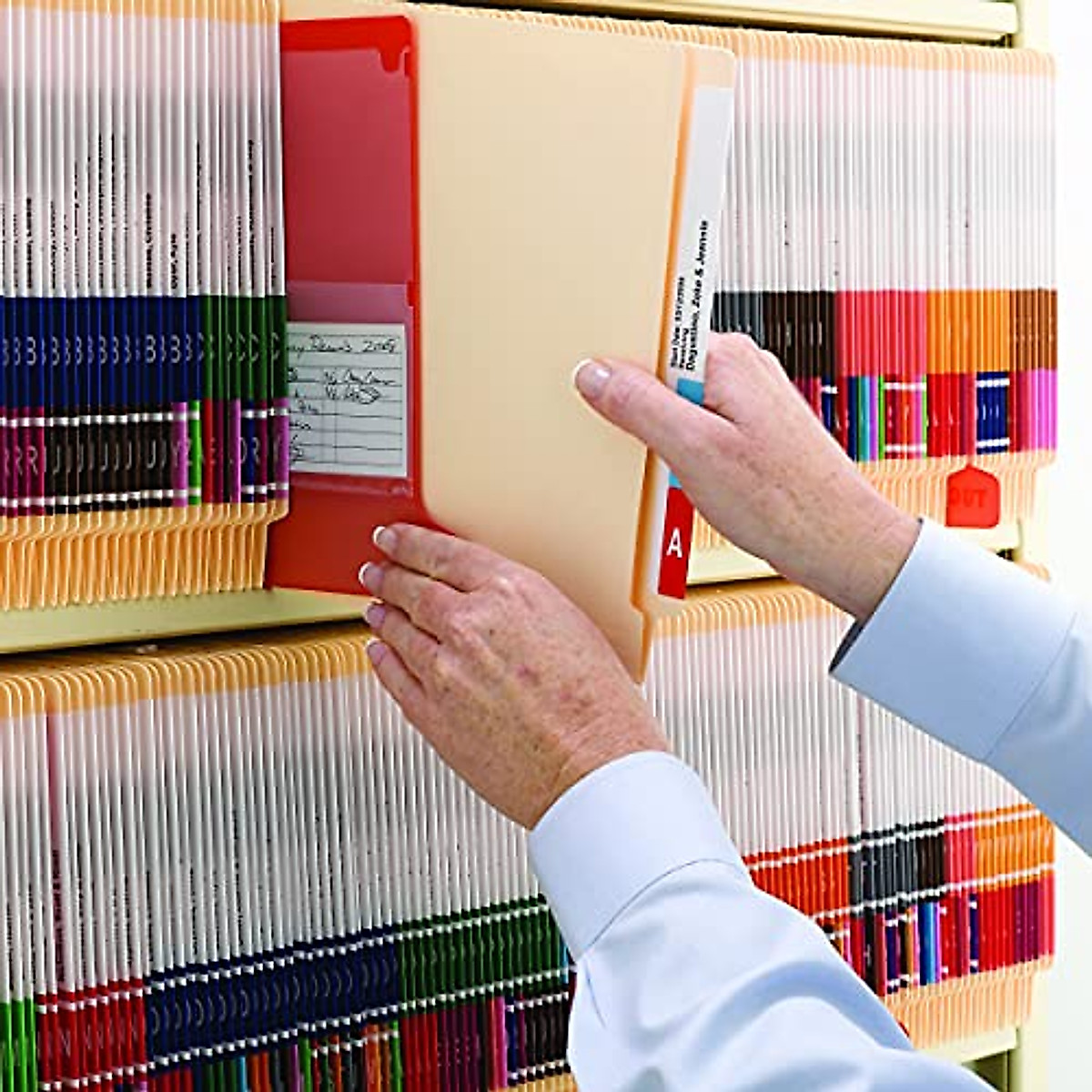 Smead End Tab Fastener File Folder with Divider, Shelf-Master Reinforced Straight-Cut Tab, 2 Fasteners, 1 Divider, Letter Size, Manila, 50 per Box (34220)