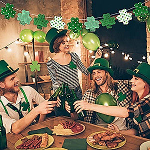 Whaline 3D St. Patrick's Day Shamrock Banner Soft Cute Clover Garland Pre-Assembled Green White Shamrock Fabric Banner Irish Holiday Hanging Decoration for St. Patrick's Day Party Supplies Home Decor