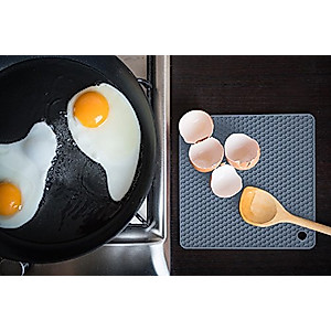 Silicone Trivet Mats - Pot Holders - Drying Mat Our potholders Kitchen Tools is Heat Resistant to 440°F, Non-Slip Durable Flexible Easy to wash and Dry and Contains 4 pcs by Q's INN.
