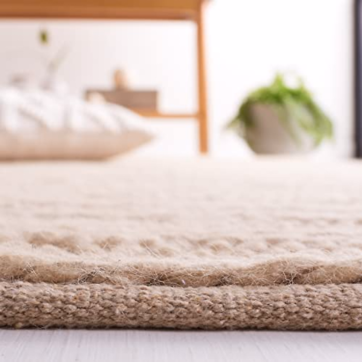 Safavieh Natura Collection Accent Rug - 4' x 6', Beige, Handmade Flat Weave Boho Farmhouse Wool, Ideal for High Traffic Areas in Entryway, Living Room, Bedroom (NAT280B)