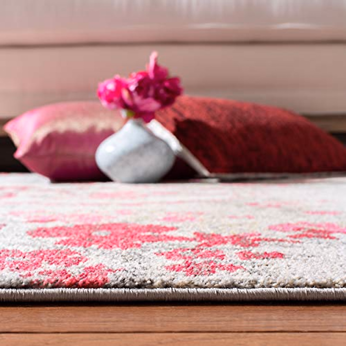 SAFAVIEH Monaco Collection Accent Rug - 2'2" x 4', Ivory & Pink, Floral Design, Non-Shedding & Easy Care, Ideal for High Traffic Areas in Entryway, Living Room, Bedroom (MNC205R)