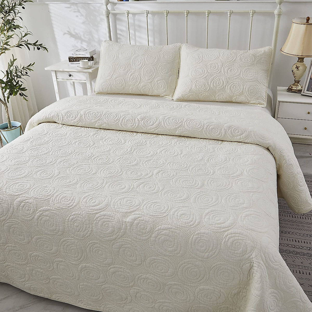 Brandream Cream White Quilt Set King Size Cotton Romantic Cream White Rose Matelasse Bedding Lightweight Quilted Comforter Set 3-Piece