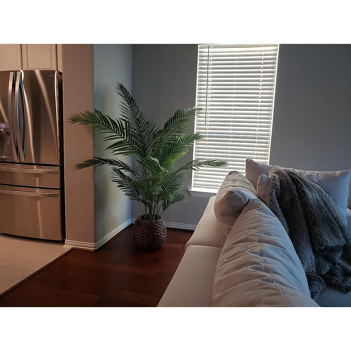 Aveyas 5ft Artificial Palm Tree for Home Decor, 5 Feet Faux Plant Fake Silk Tropical Kentia Areca Trees with Pot for Indoor Outdoor House Living Room Office Garden (5 ft Tall)