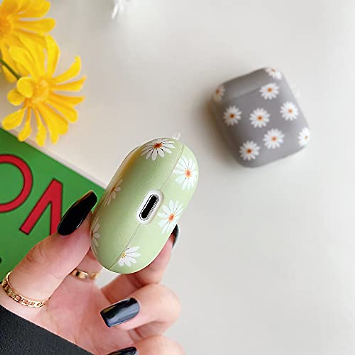 ZTOFERA Compatible with Apple Airpods 2 & 1 Case, Anti-Scratch Cute Daisy Pattern Protective Case Lightweight Shockproof TPU Bumper Cover for Airpods - Green