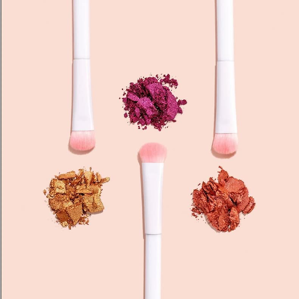 wet n wild Eye Crease Brush,Flawless Tapered Blending, Soft Synthetic Fibers, Ergonomic Handle for Comfortable Precision Control, Cruelty-Free & Vegan