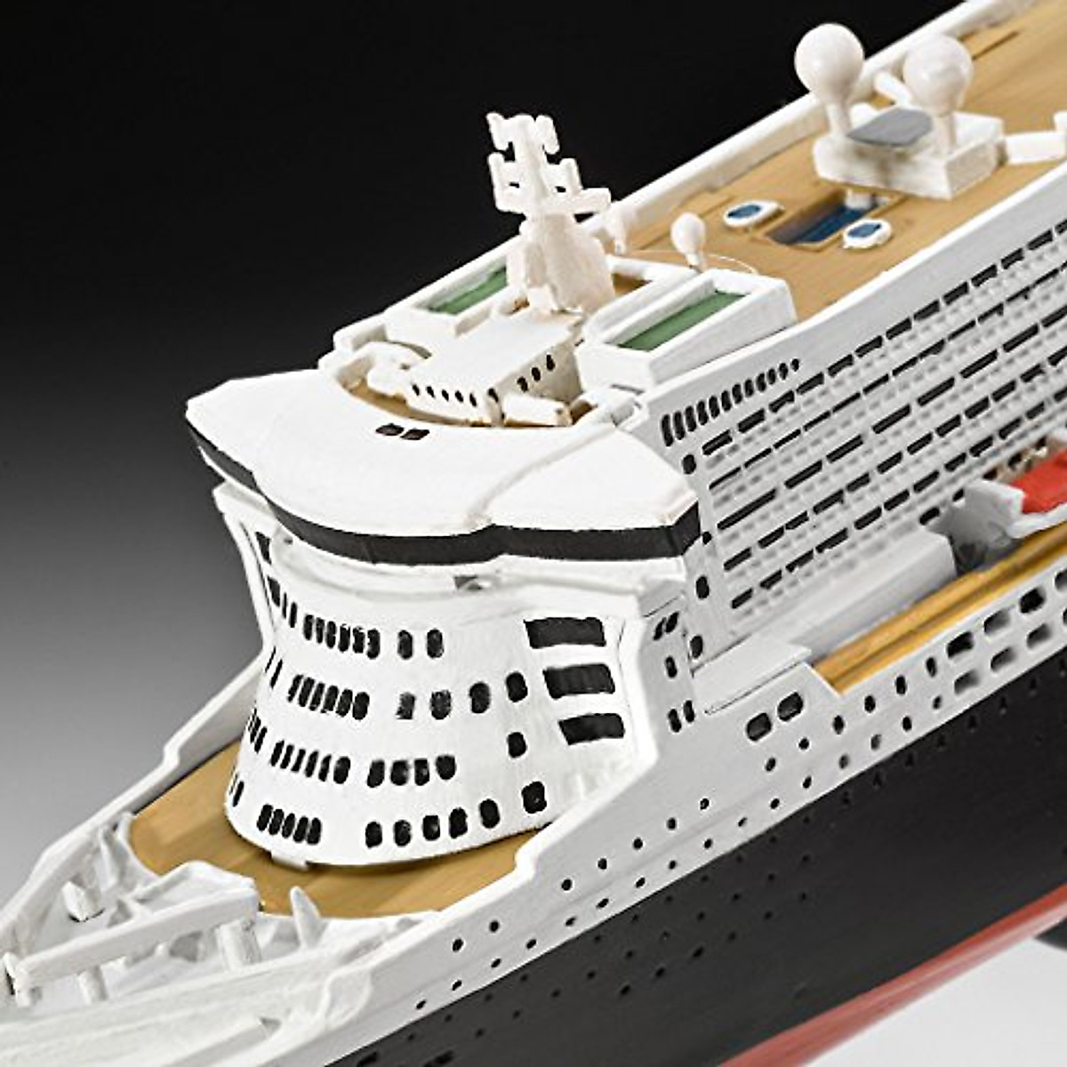 Revell 05808 Queen Mary 2 Cruise Liner - 1:1200 Model Kit