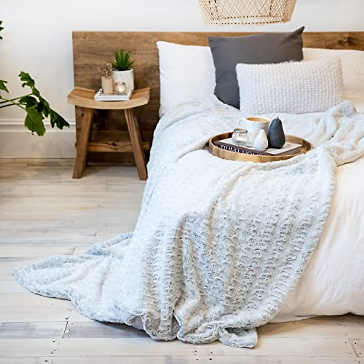 Kurrajong Farmhouse Faux Fur Throw Blanket | White and Pale Gray Soft Blanket | 55" x 70" Faux Fur Blanket Throw | White Bed Throw