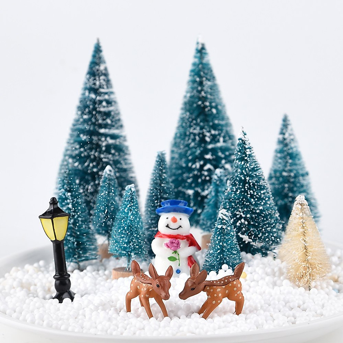 KUUQA Mini Christmas Trees Bottle Brush Trees with Snowmen Reindeer, 31Pcs Christmas Village Sets Village Accessories Ornaments for Christmas Decorations Indoor Village Display Platforms Winter Decor