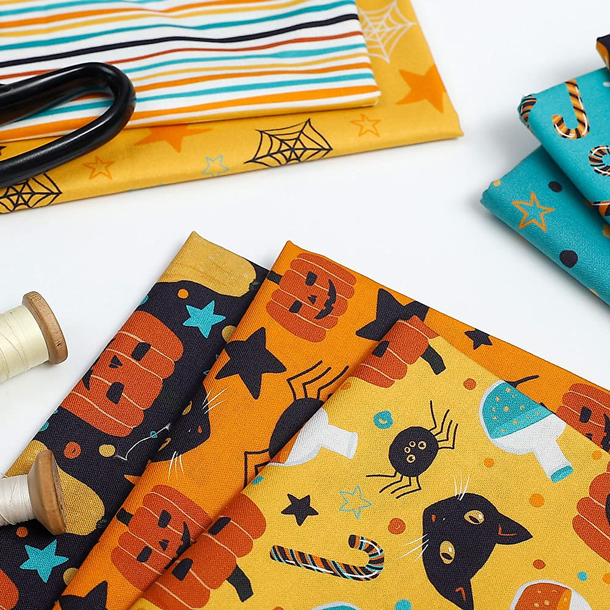 CEYOU Zyoug 8pcs 18 x 22 inches (45 x 55 cm) 100Percent Cotton Fabric, Precut Fat Quarter Fabric Bundles with Multi-Color and Different Pattern for Quilting Patchwork, DIY Craft (Halloween Pattern )