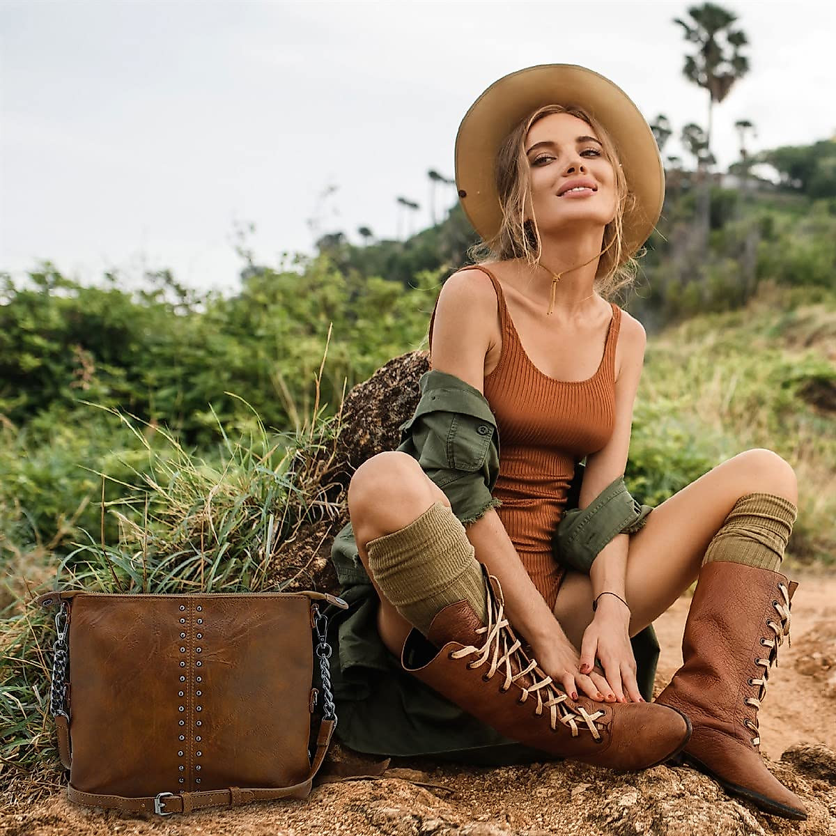 K&Bo Stevie Women’s Studded Chain Crossbody Handbag Purse Brown, Rocker Chic Boho Medium, Converts to Clutch Bag, Lightweight