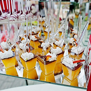 Monrocco 50 Pack 5 oz Plastic Dessert Cups with Lids and Spoons, Mini Parfait Cups with Lids Appetizer Cups for Party, Clear Mini Dessert Cups with Spoons Yogurt Dessert Shooter Cups for Pudding