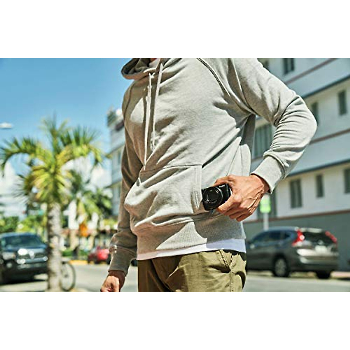 Sony RX100 VII Premium Compact Camera with 1.0-type stacked CMOS sensor (DSCRX100M7)